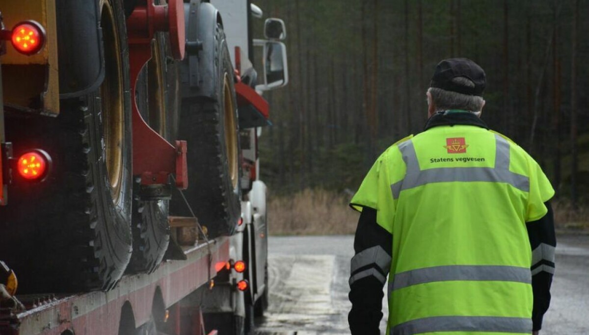 62 tunge kjøretøy kontrollert: To fikk bruksforbud og en henger ble ... 62 tunge kjøretøy kontrollert: To fikk bruksforbud og en henger ble ...